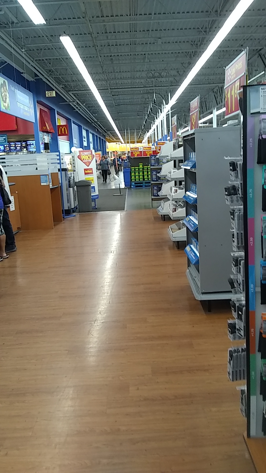 WALMART SUPERCENTRE - 8249 Eagle Landing Pkwy, Chilliwack BC - Hours ...