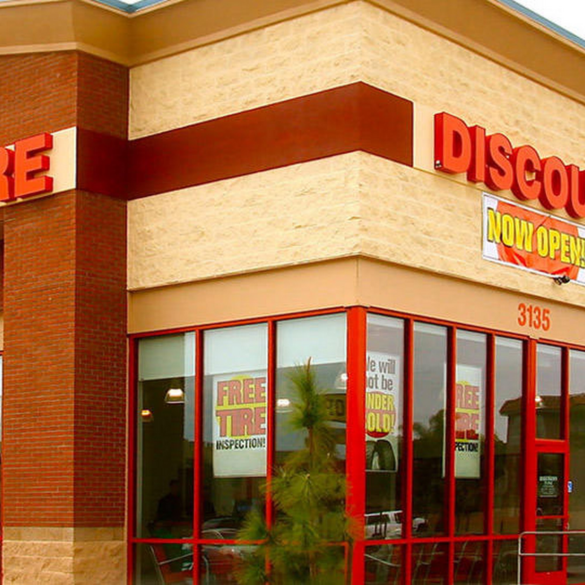 DISCOUNT TIRE - 3135 Midway Dr, San Diego CA - Hours, Directions ...