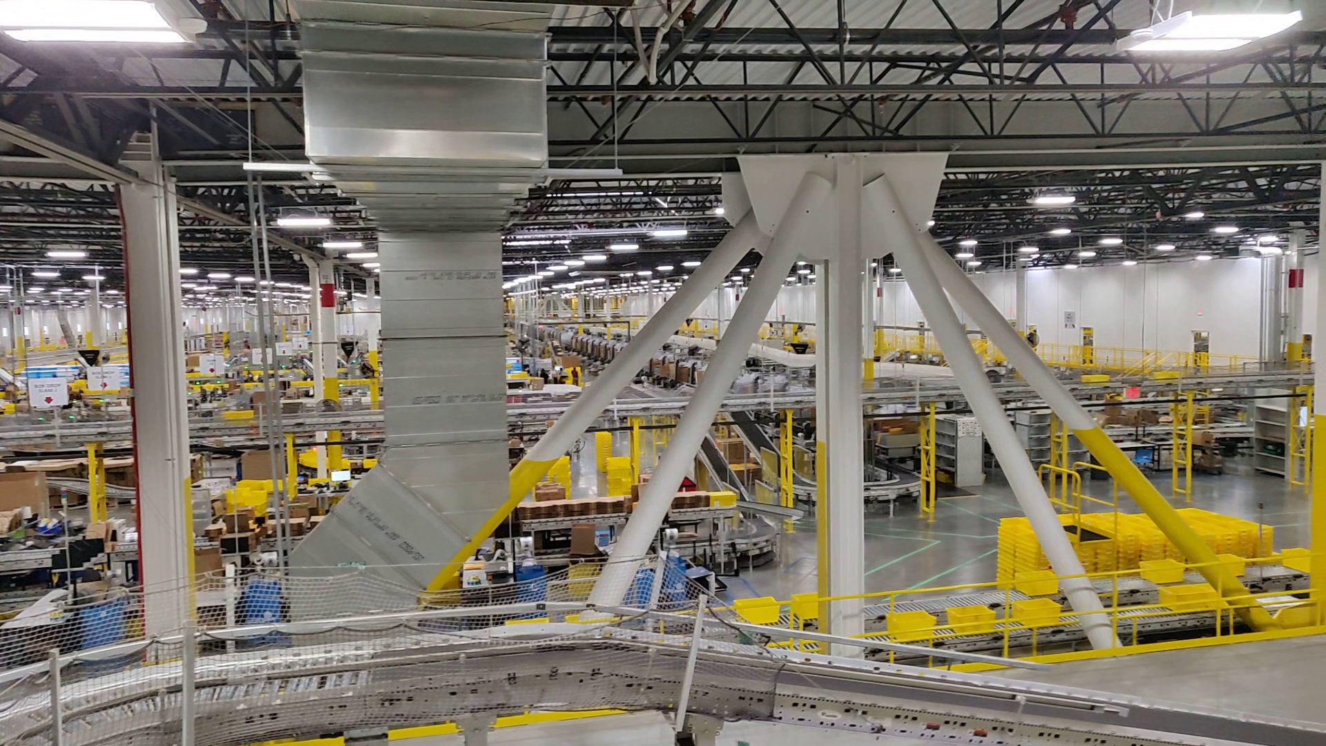 AMAZON FULFILLMENT CENTER - Tracy CA - Hours, Directions, Reviews ...