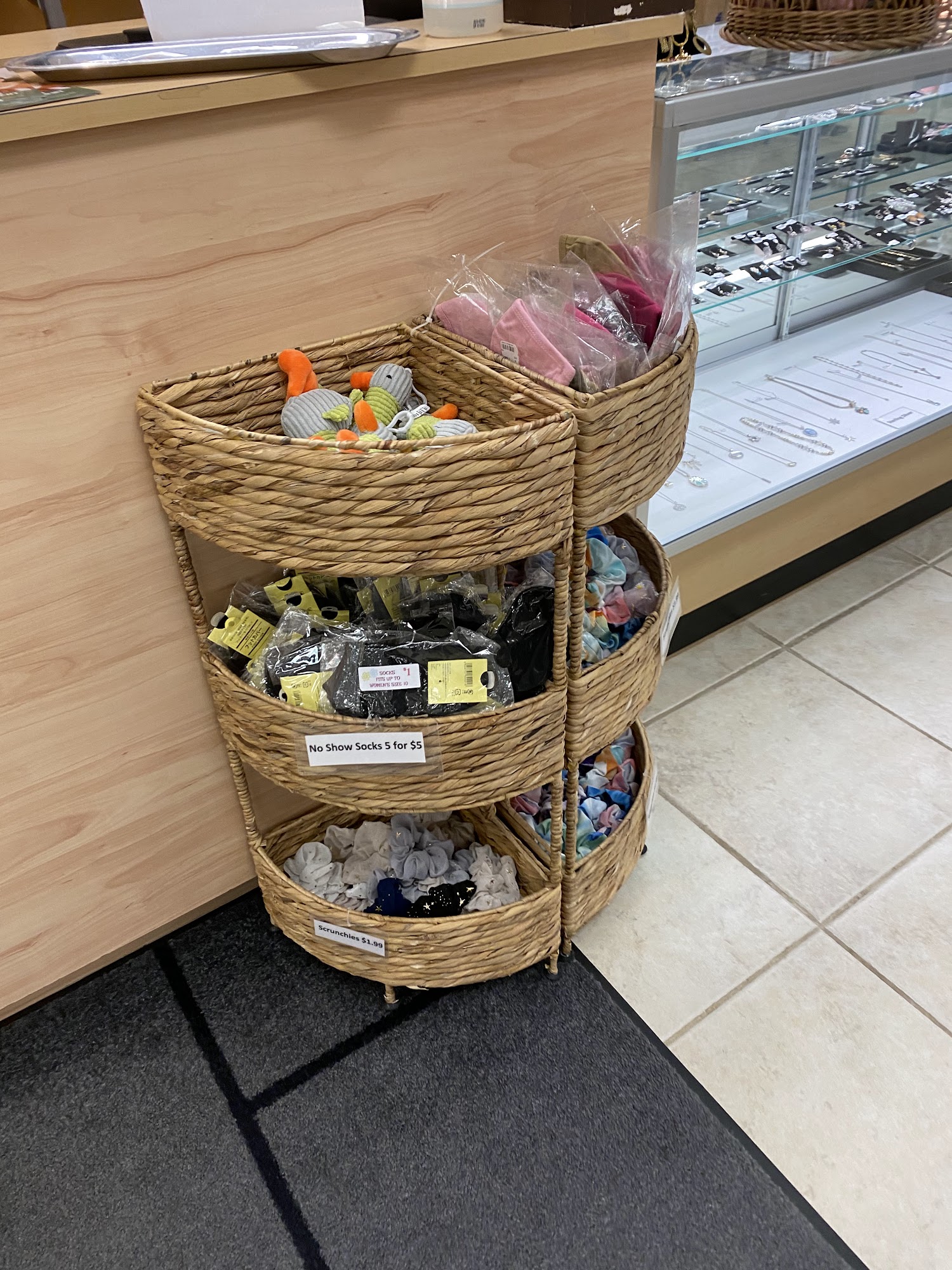 UPTOWN CONSIGNMENT - South Windsor CT - Hours, Directions, Reviews ...