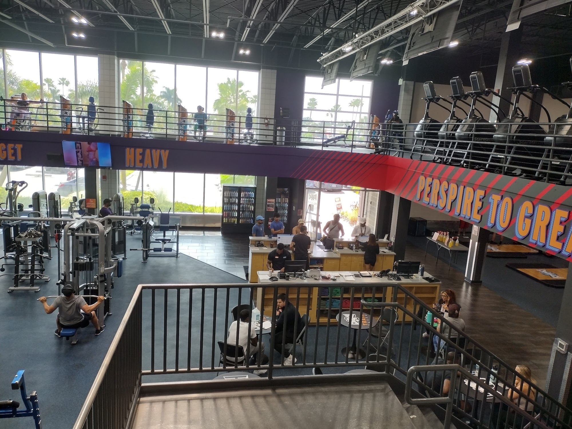 CRUNCH FITNESS - HILLSBOROUGH - 4340 W Hillsborough Ave Suite 600 ...