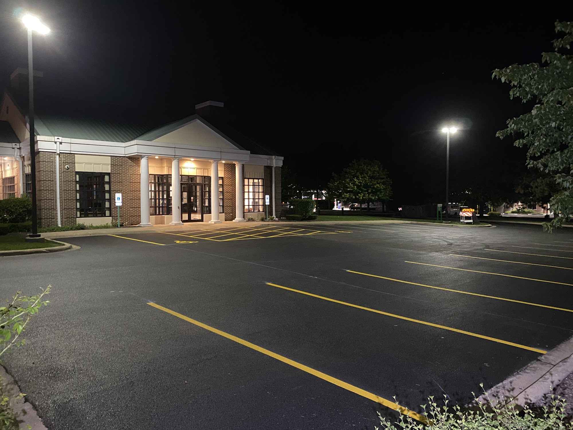 ASSOCIATED BANK - 300 N McLean Blvd, South Elgin IL - Hours, Directions ...