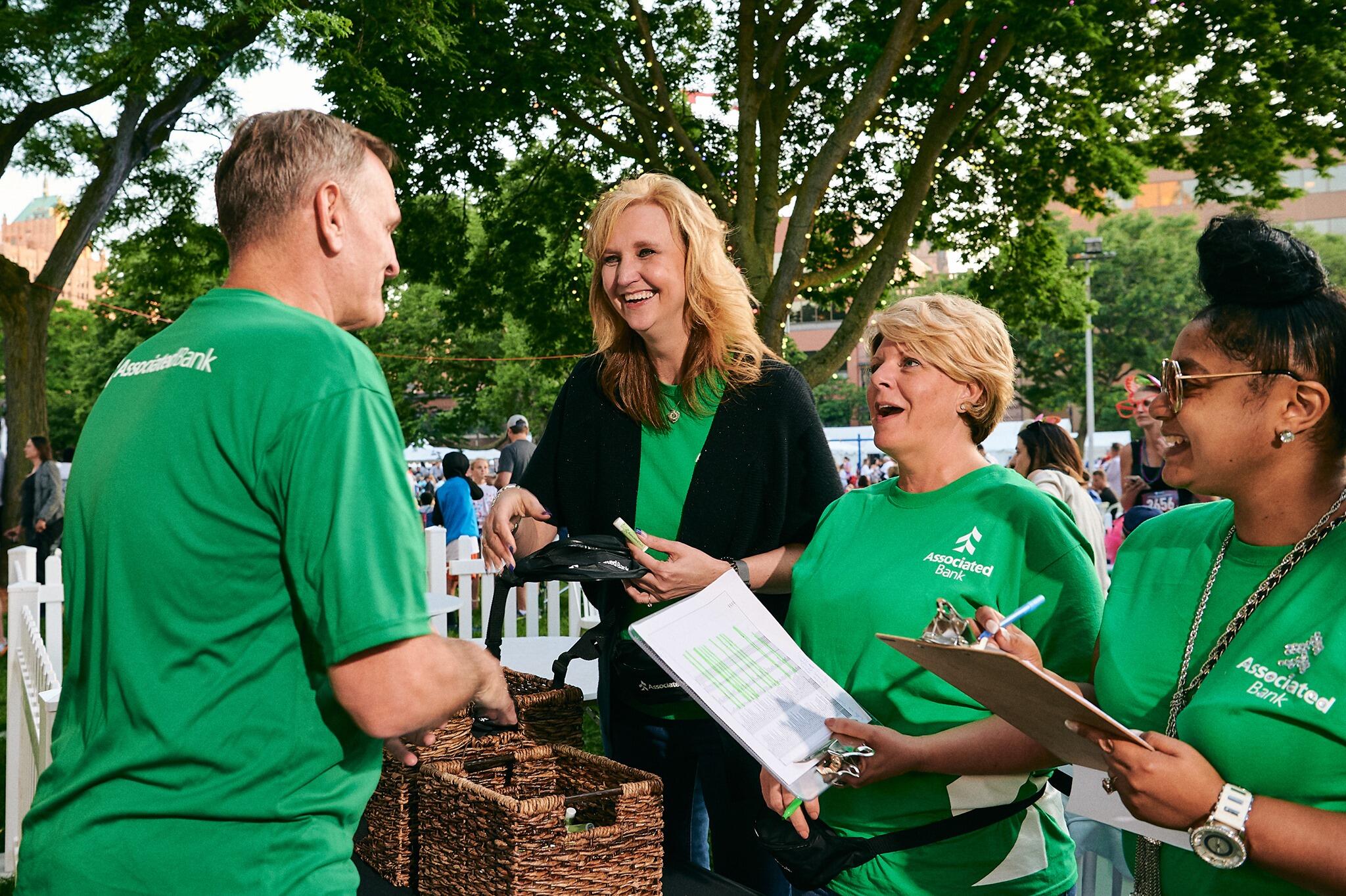 ASSOCIATED BANK - 300 N McLean Blvd, South Elgin IL - Hours, Directions ...