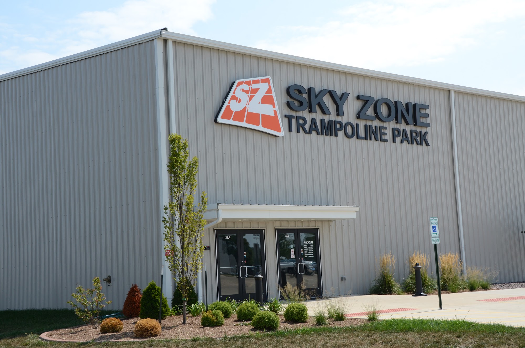 SKY ZONE TRAMPOLINE PARK - Springfield IL - Hours, Directions, Reviews ...