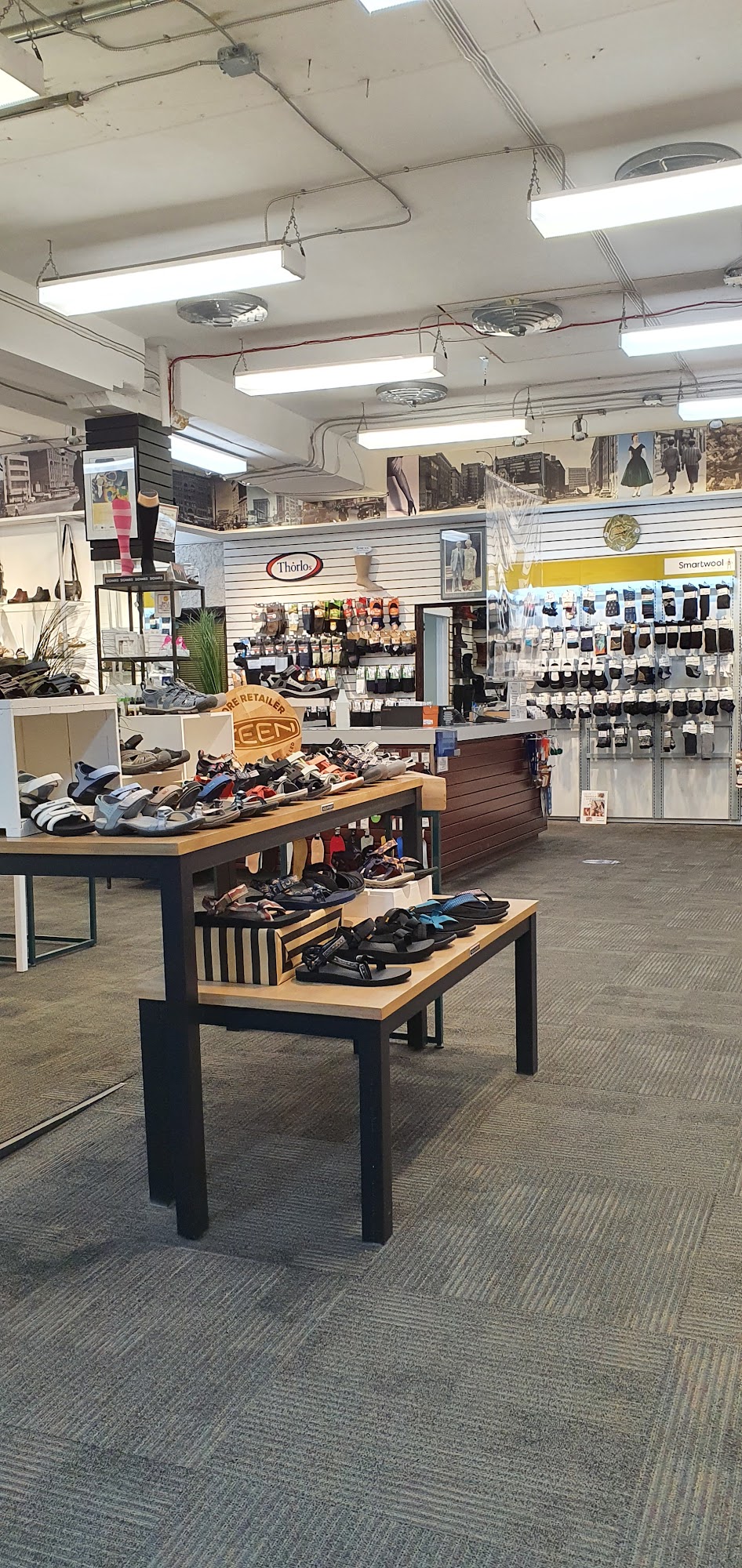 CANADIAN FOOTWEAR RETAIL STORE & CLEARANCE CENTRE & FOOTHEALTH CENTRE ...