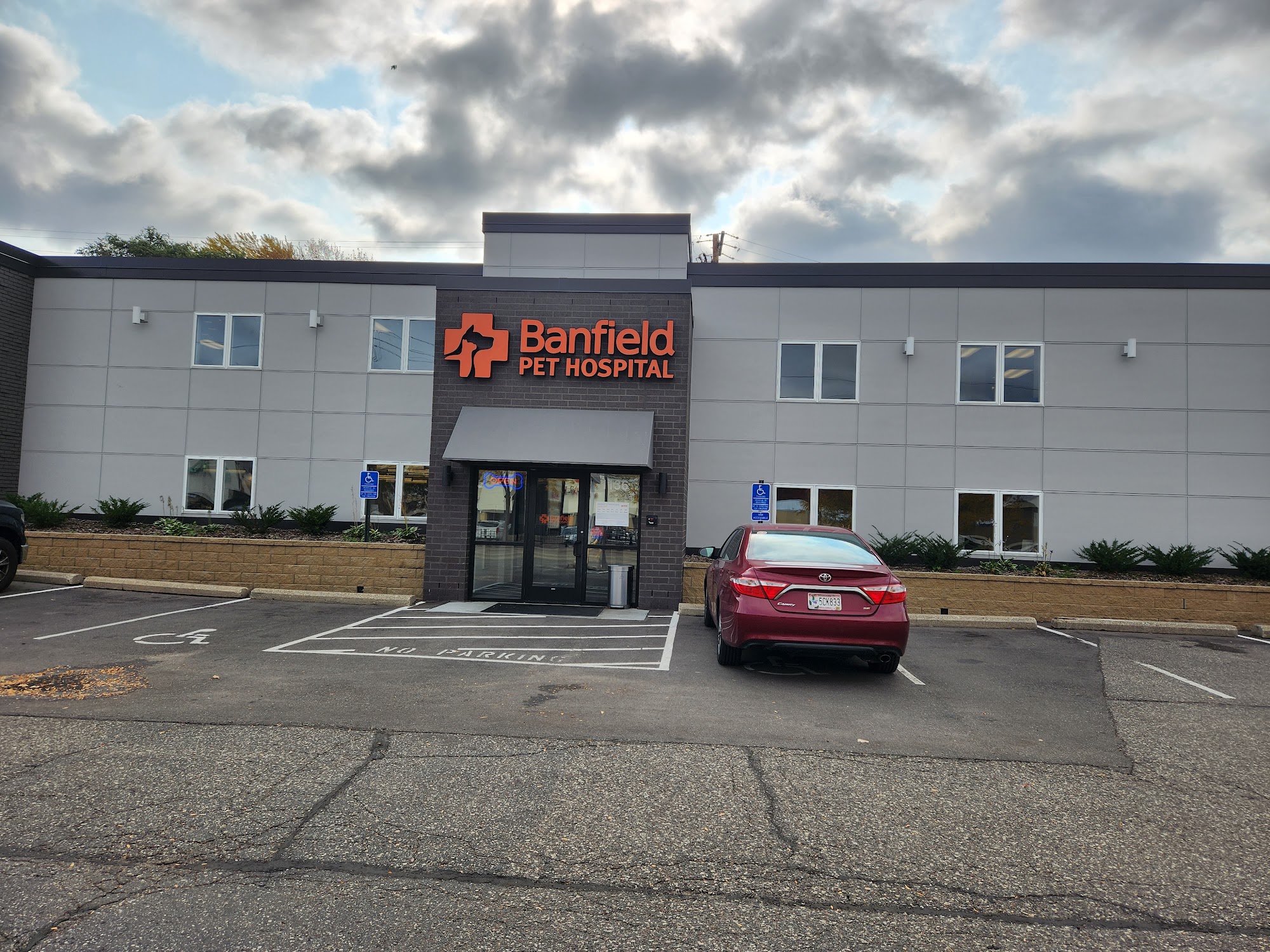 BANFIELD PET HOSPITAL - 1136 Larpenteur Ave W, St Paul MN - Hours ...