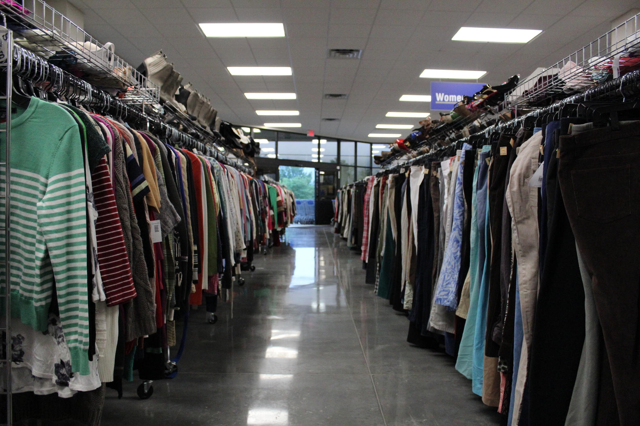 GOODWILL STORE AND DONATION CENTER - 2701 University Pkwy, Winston ...