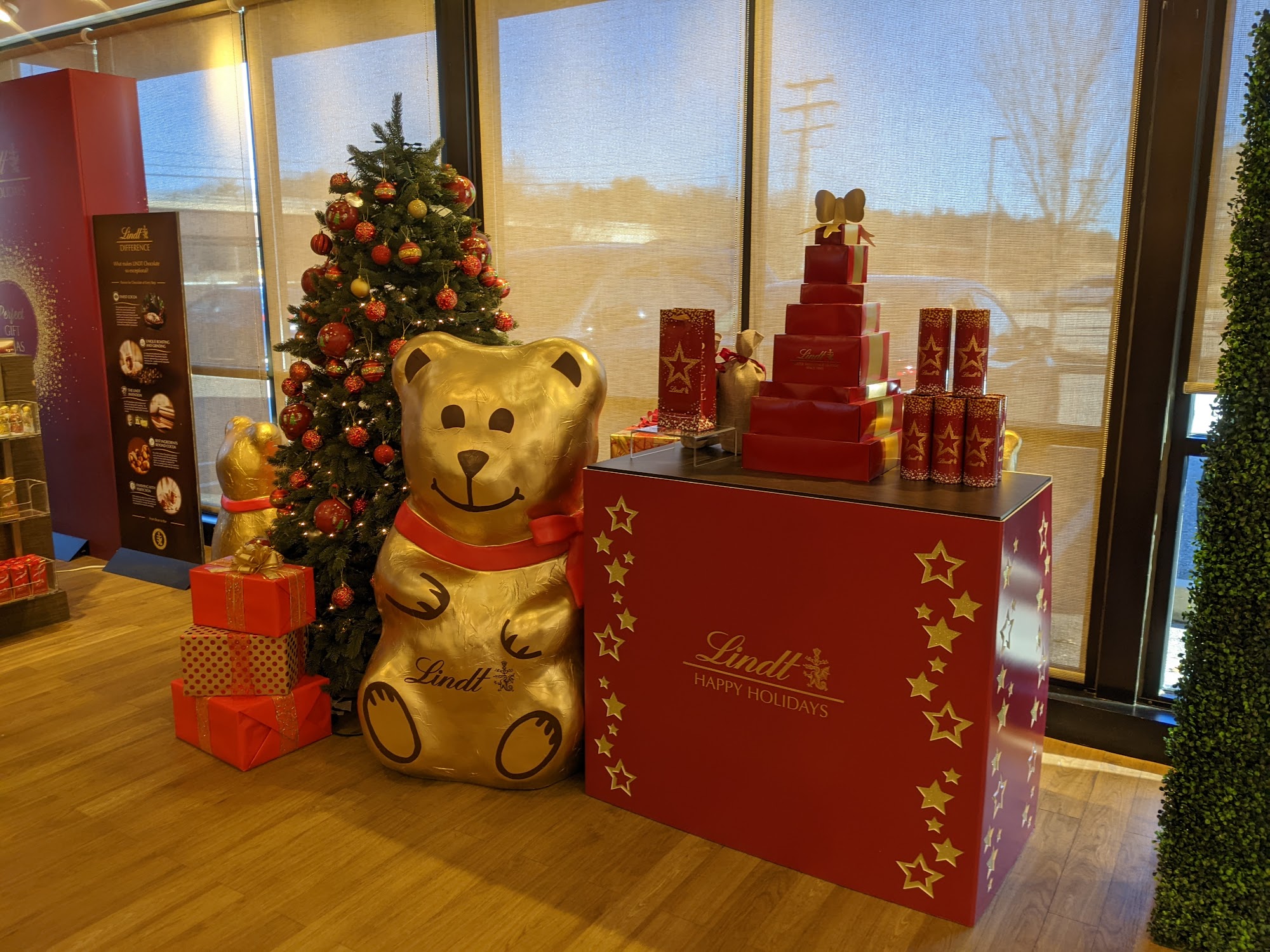 LINDT CHOCOLATE SHOP - Stratham NH - Hours, Directions, Reviews ...