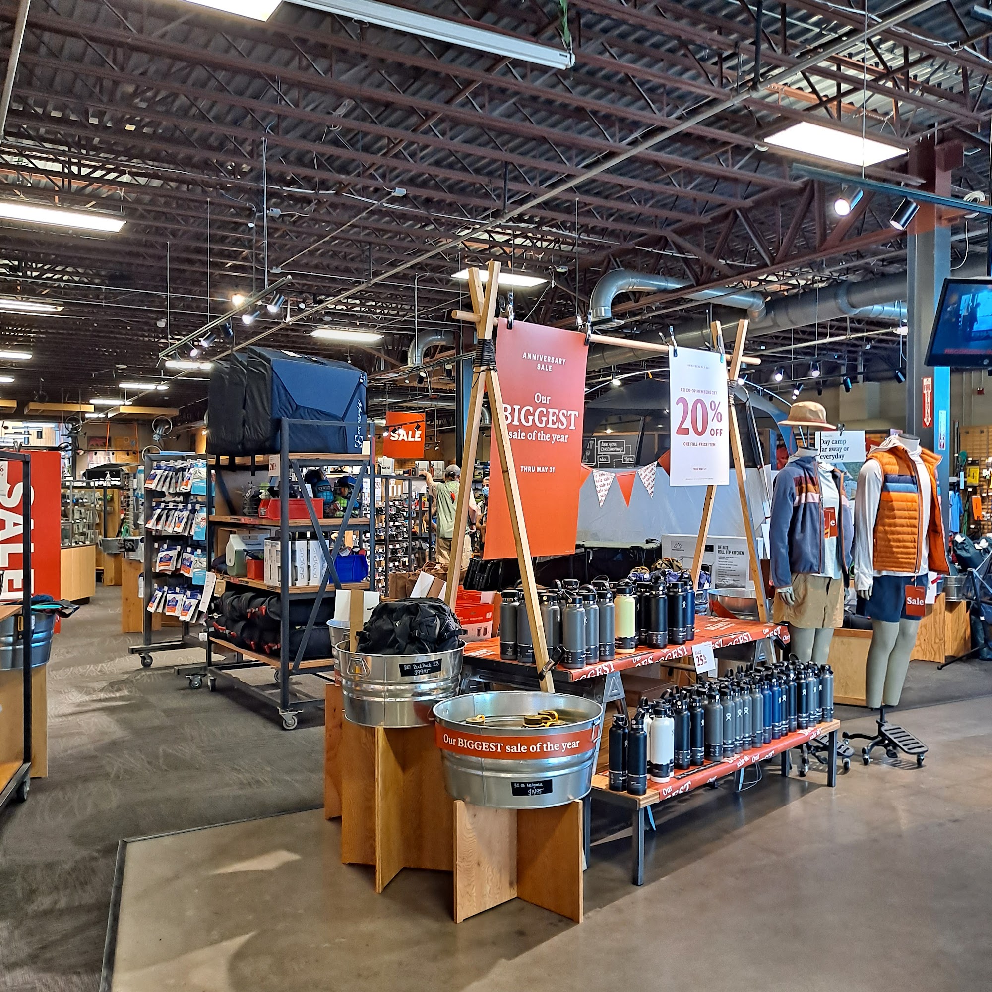 REI - 1550 Mercantile Ave NE, Albuquerque NM - Hours, Directions ...