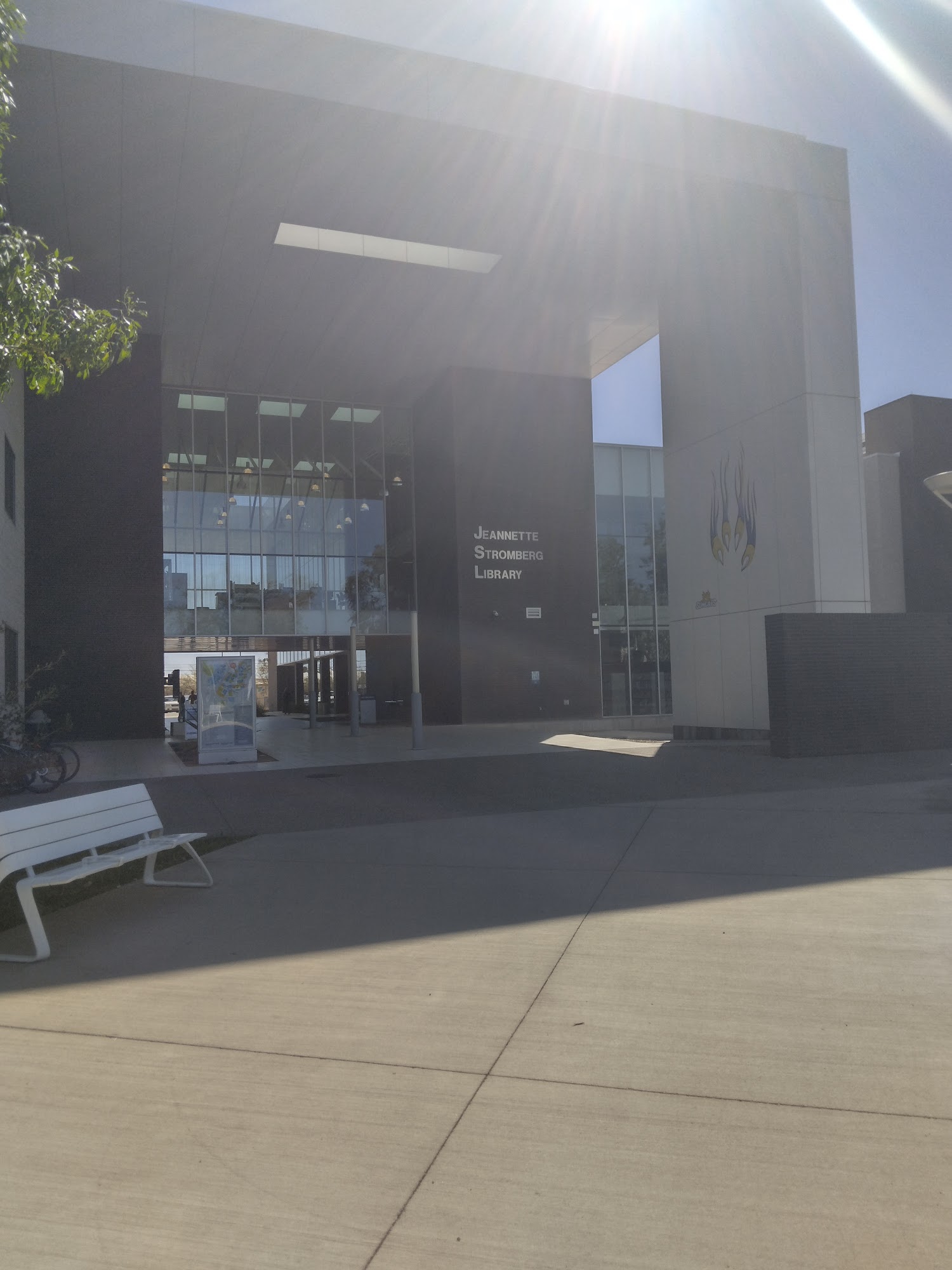 CNM MAIN CAMPUS LIBRARY - Albuquerque NM - Hours, Directions, Reviews ...