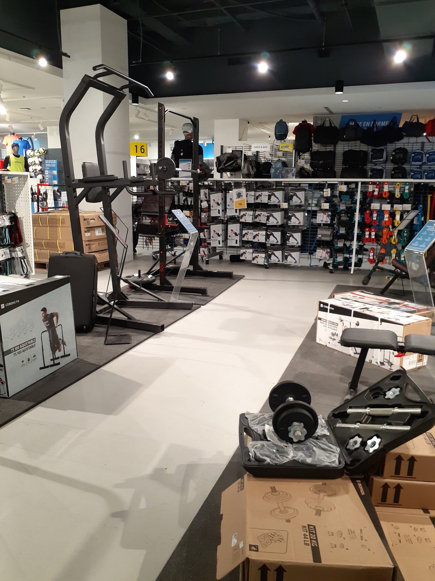 DÉCATHLON CENTRE EATON - Montreal QC - Hours, Directions, Reviews ...