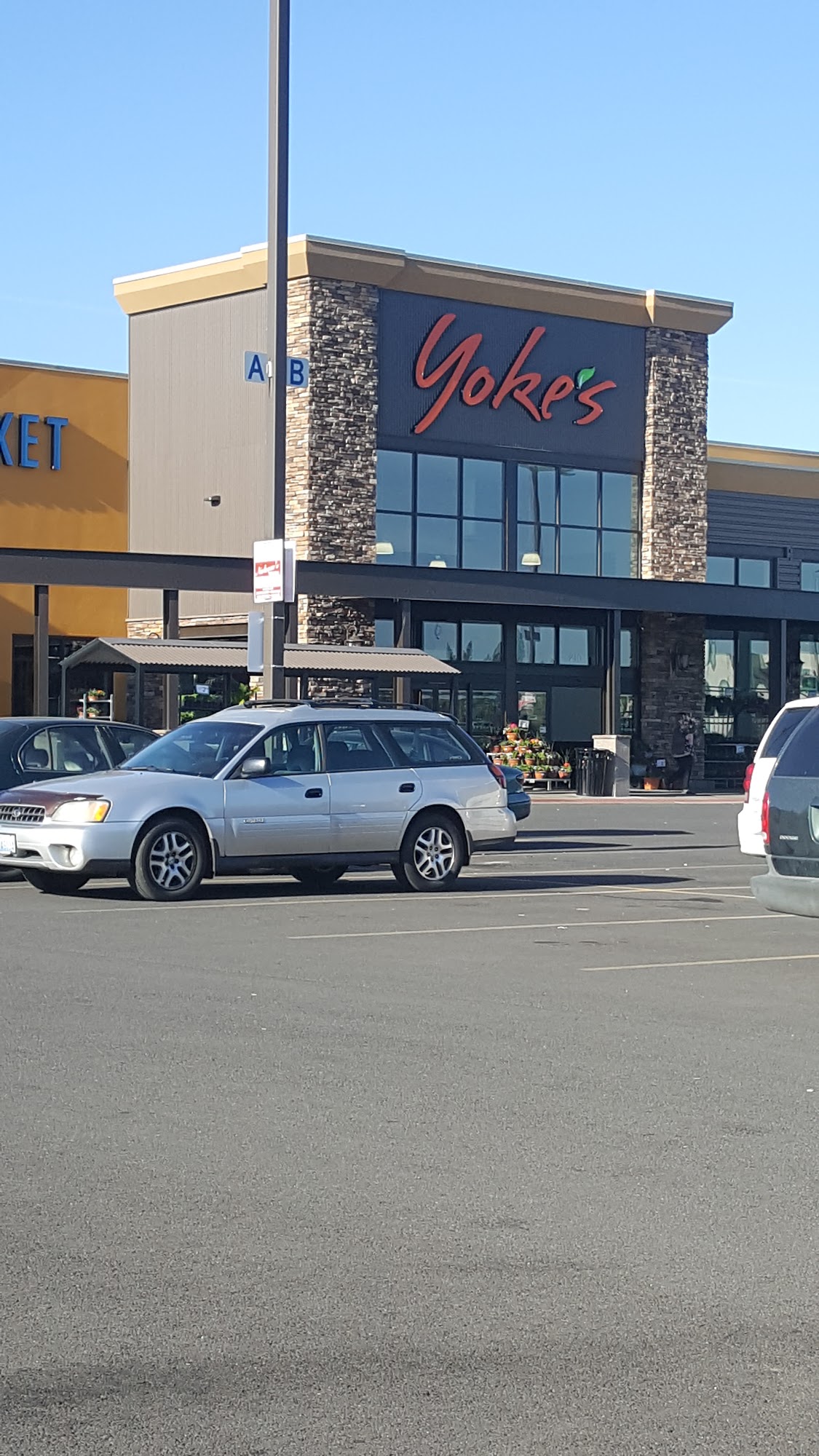 YOKE'S FRESH MARKET - FOOTHILLS - Spokane WA - Hours, Directions ...